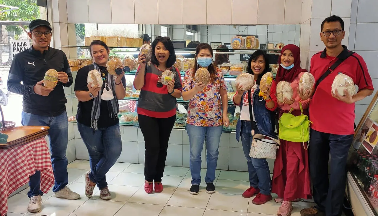 JELAJAH KEDAI ROTI DAN KEDAI ES KRIM LEGENDARIS DI JAKARTA | Culinary ...