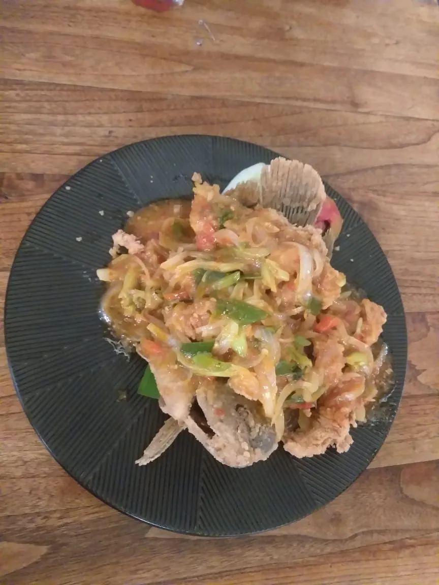 BANYAKNYA MENU PILIHAN IKAN GURAME DI RUMAH MAKAN RADJA GURAME ...