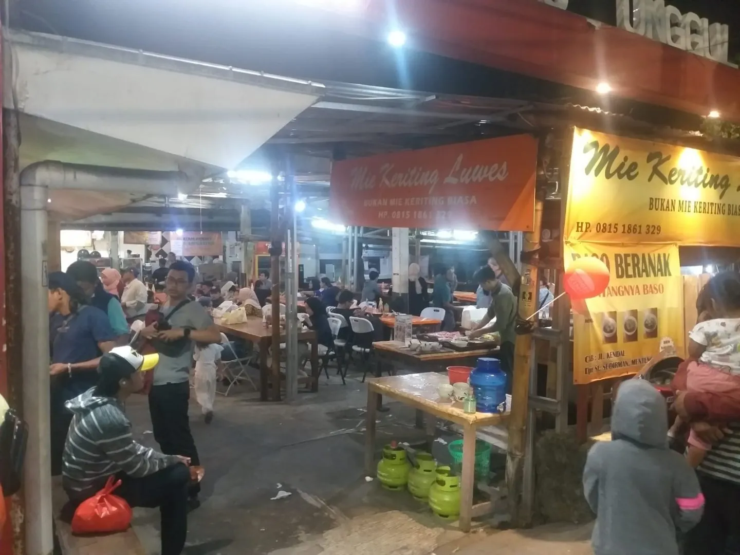 MIE KERITING LUWES. MIE LEZAT DI DAERAH ELIT MENTENG | Culinary | Sonny Wibisono